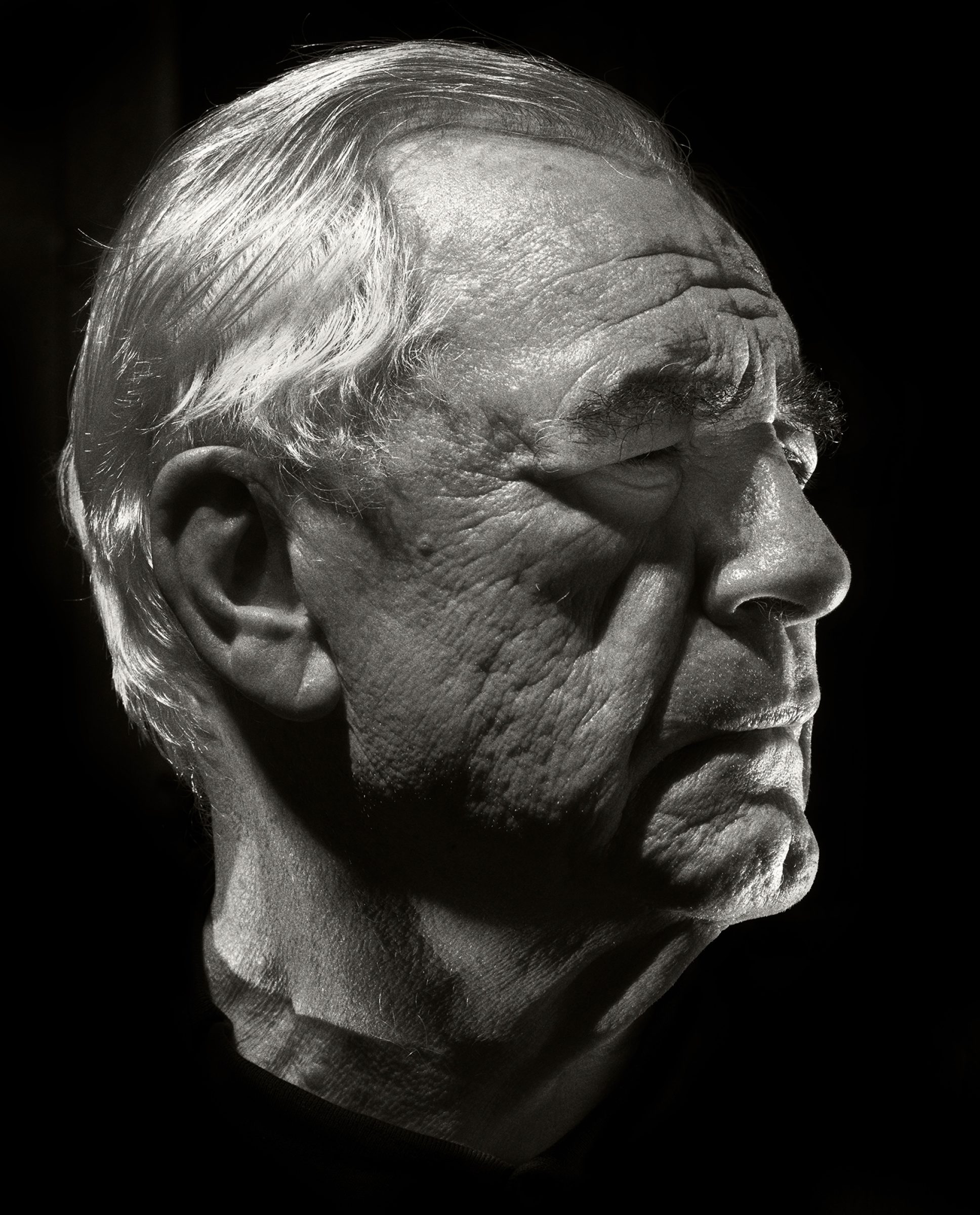 Solitary Portraits – Nadav Kander